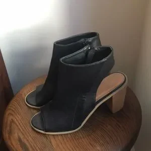 Very Volatile | Shoes | Very Volatile La Black Peep Toe Block Heel ...